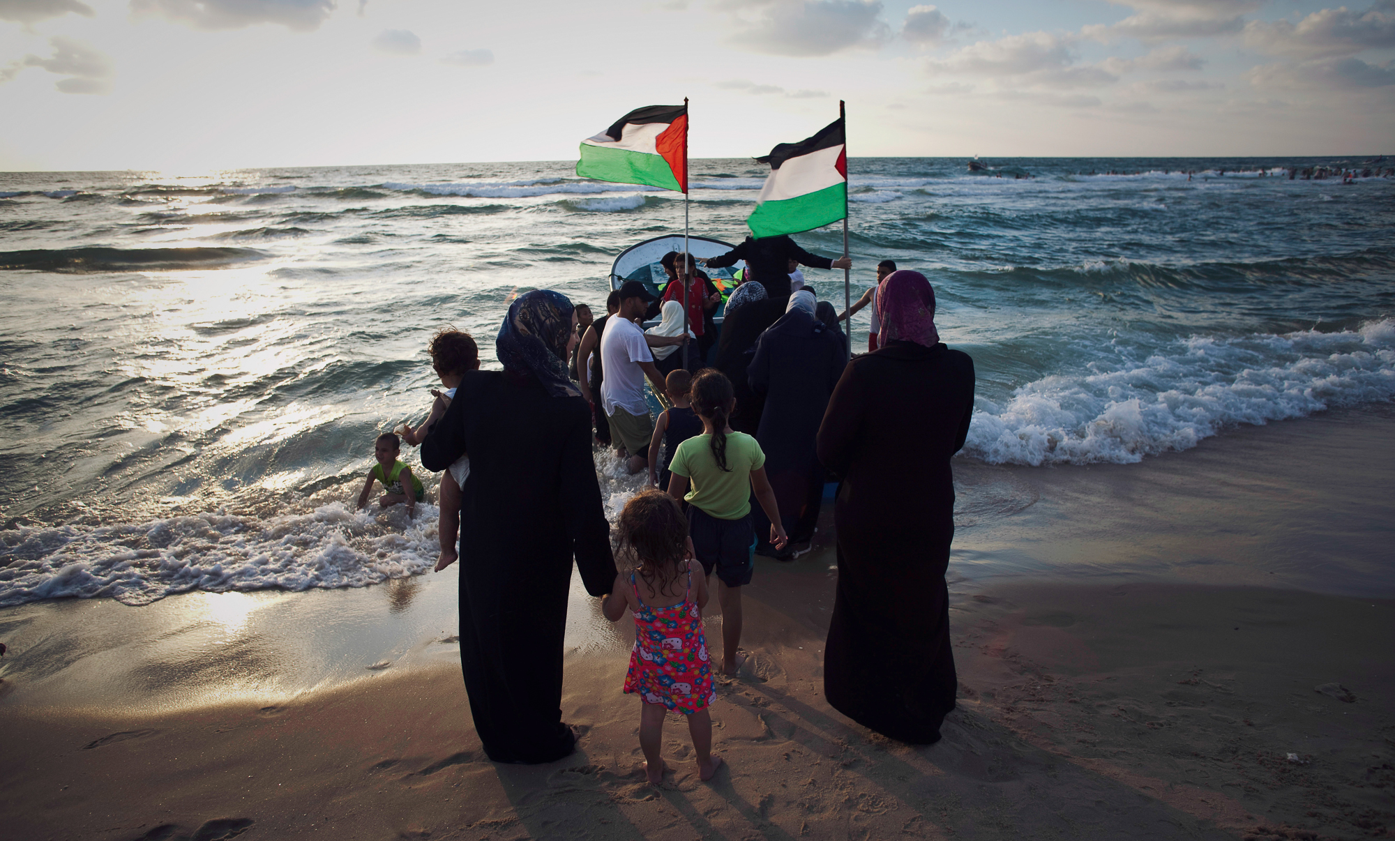 Gazan photojournalist Eman Mohammed depicts the devastation of war ...